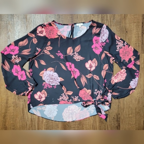 Laura | Tops | Free W Bundle Laura Floral Tie Blouse | Poshmark